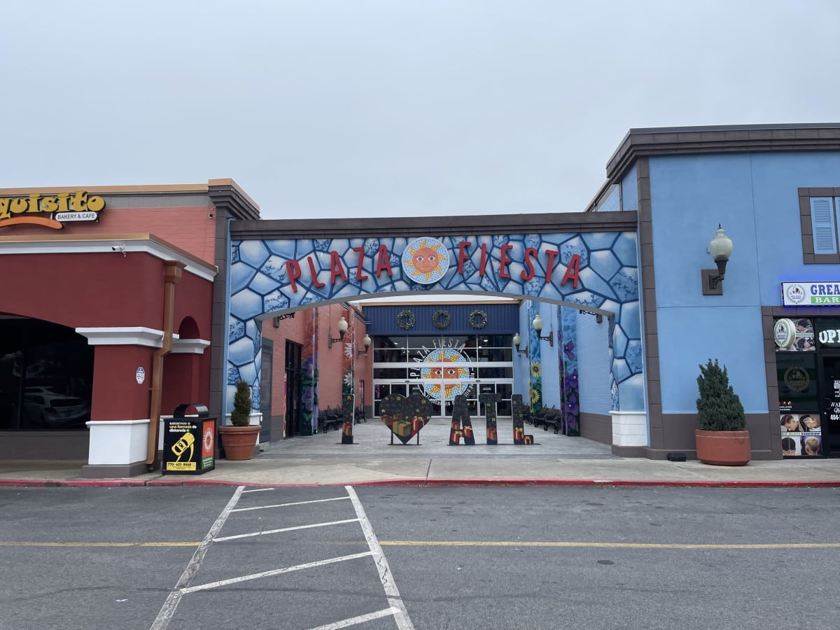 At Plaza Fiesta, “no entra casi gente”